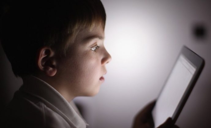 Screen Time Delays Development In Young Kids, Study | Star Mag